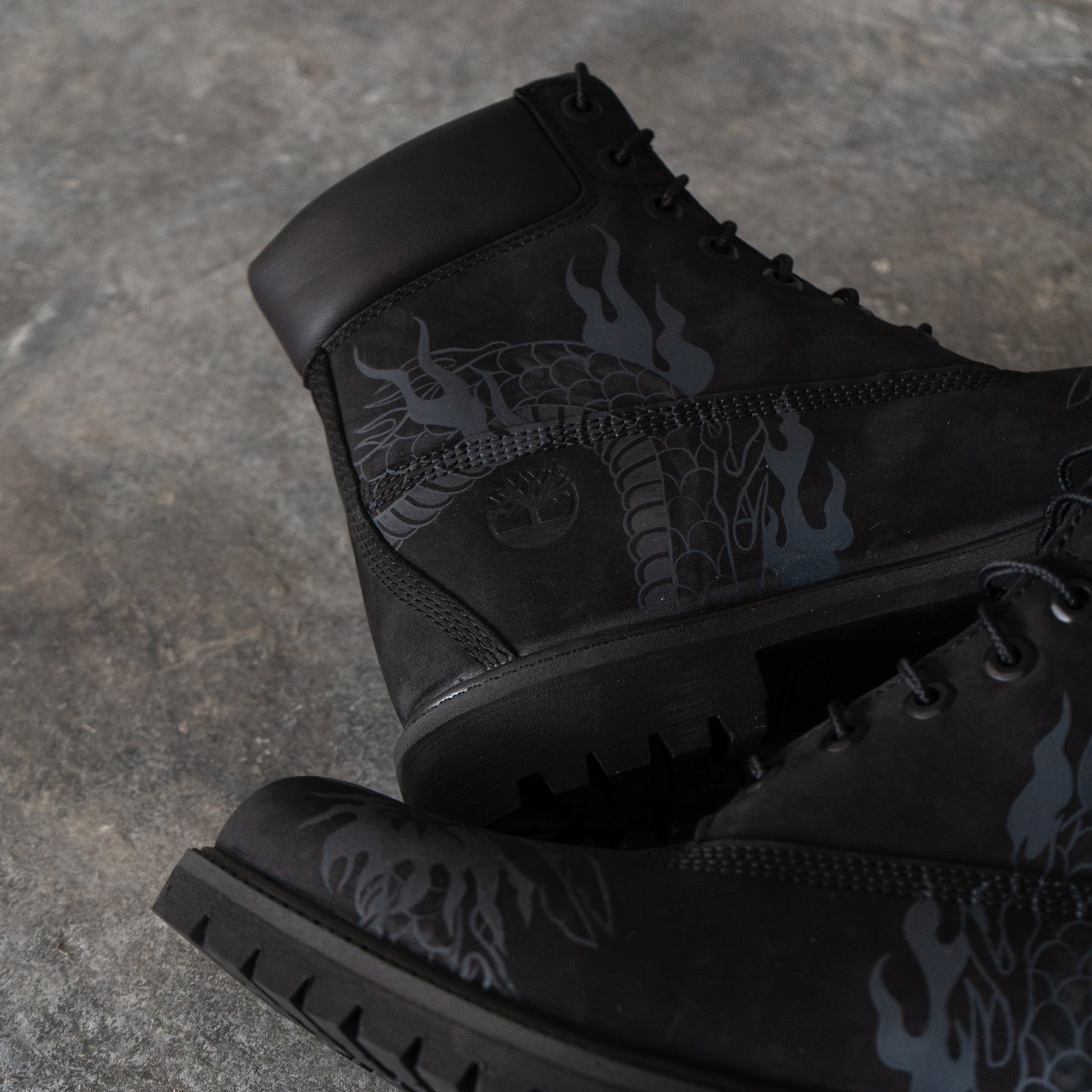 Flaming Dragon - Timberland Black Boot Custom – MattB Customs